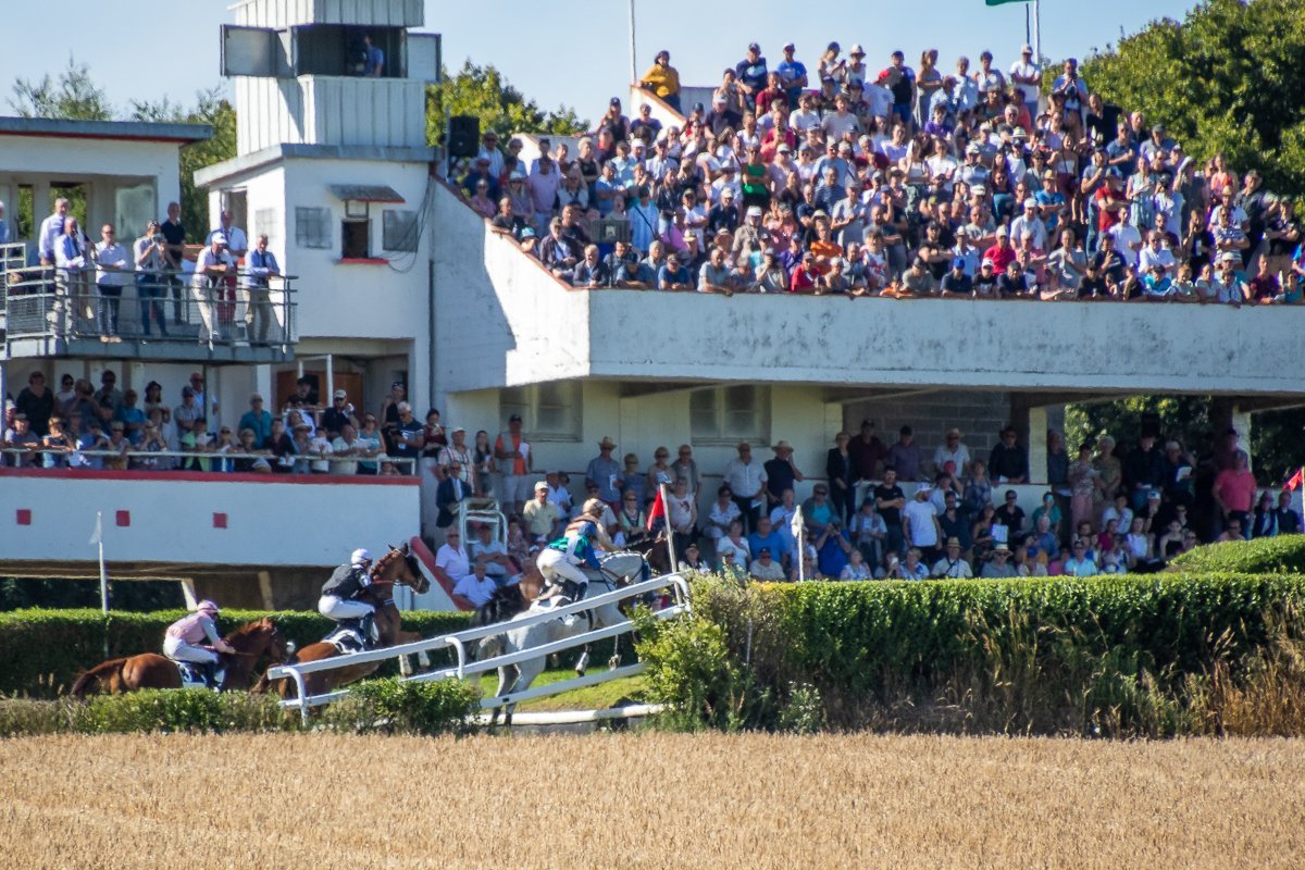 Daniel Leboucher, président des courses de Corlay publie un ouvrage "la ...