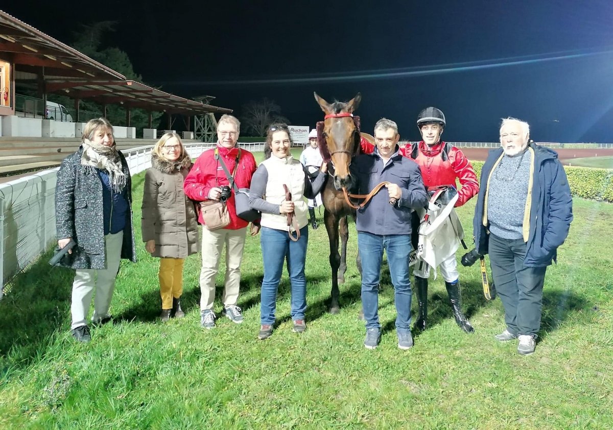 Maud Le Gall signe son 1er coup de 2 à Pau avec ses 2 partants du jour ...