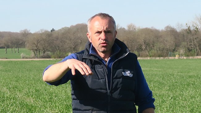 Bouche Cousue Emmanuel Clayeux Explique Pourquoi Il Ne Parlera